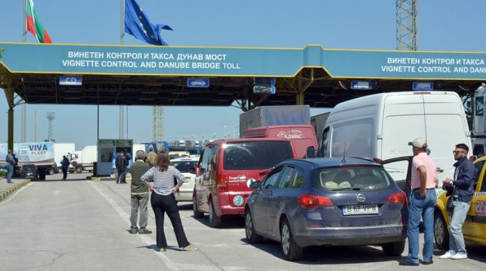 Румънските туристи запушиха Дунав мост - По света и у нас - БНТ Новини