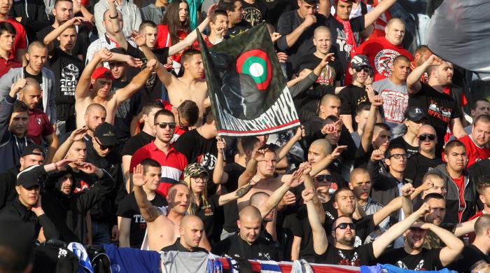 16 футболни фенове са били задържани преди мача Левски - ЦСКА - По ...