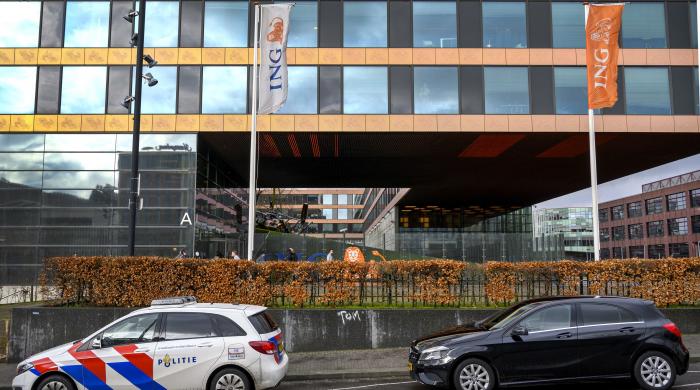 Писмо-бомба избухна в офис на банка в Амстердам - По света и у нас ...